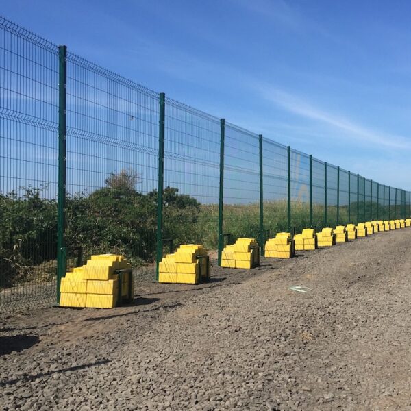 Defender V Mesh Temporary Fencing 2.4m - Blok ‘N’ Mesh