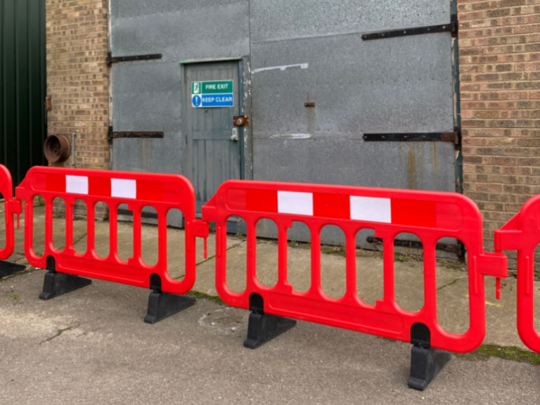 Why choose plastic barriers for use on roads? | Blok ‘N’ Mesh
