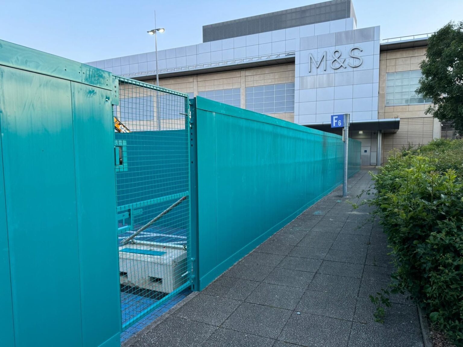 Blok N Mesh - Hire or Buy Temporary Fencing, Hoarding, Barriers