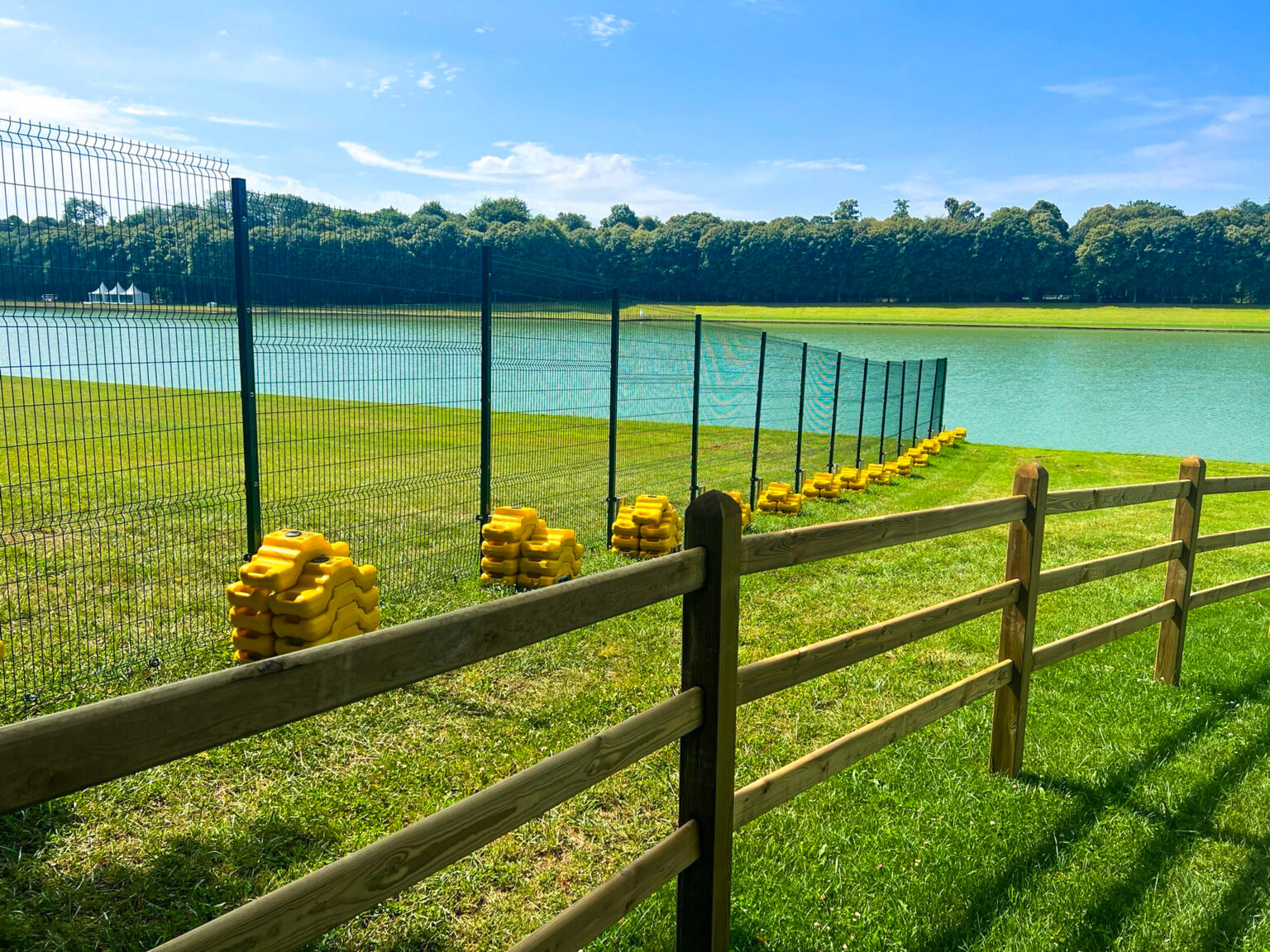 Blok N Mesh - Hire or Buy Temporary Fencing, Hoarding, Barriers